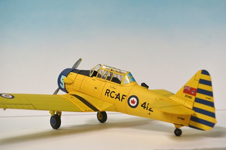 1/33 AT-6 CC&F Harvard RCAF 412 Trainer Paper Model - EcardModels