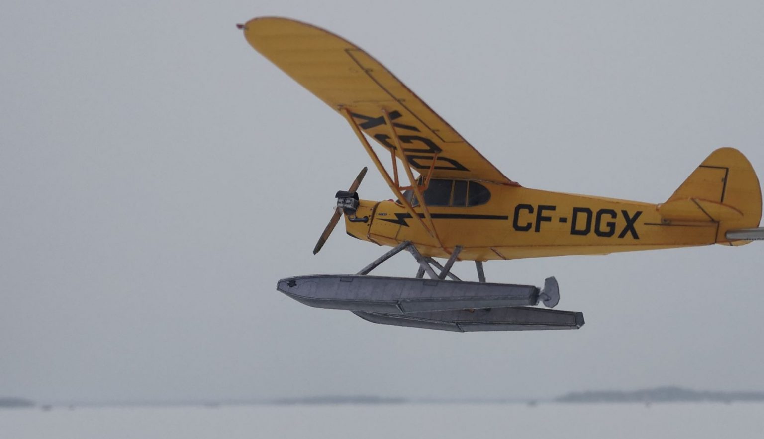 1/48 Piper J-3 Cub – CF-DGX - Paper Model - EcardModels