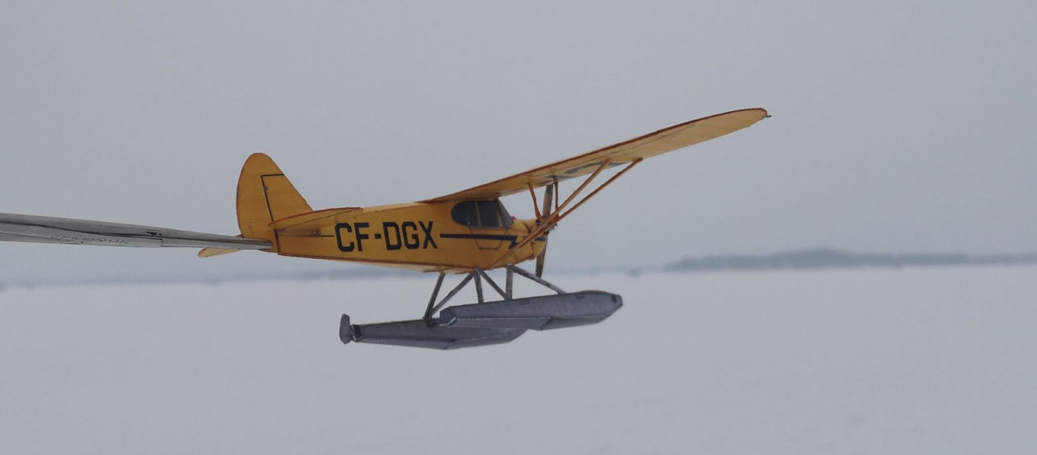 1/48 Piper J-3 Cub – CF-DGX - Paper Model - EcardModels