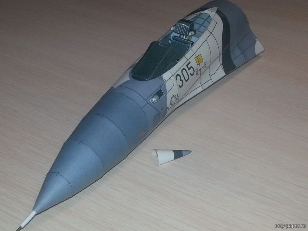 1/33 SUKHOI Su-27SKM “Demo Sample” Aircraft № 305 Paper Model - EcardModels