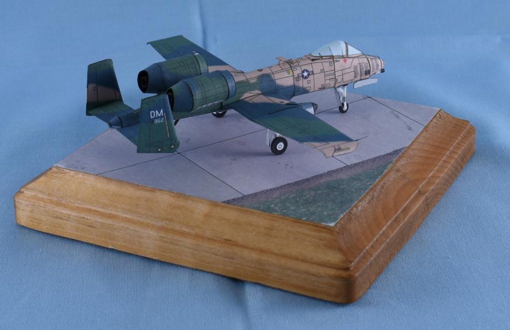 1/100 Fairchild A-10 Demonstration Team Paper Model - EcardModels