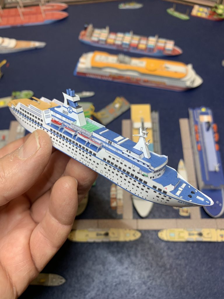 1/1250 Cruise ship ASTORIA Paper Model - EcardModels