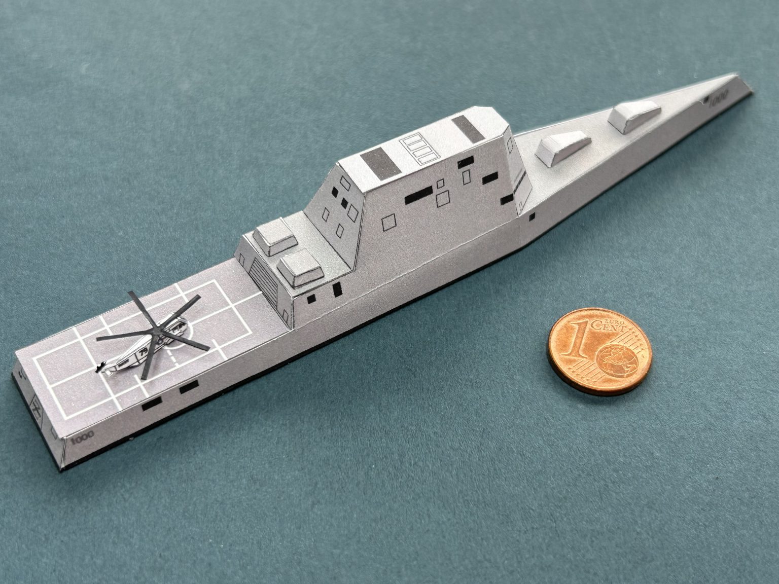1/1250 Destroyer ZUMWALT and family, Paper Model - EcardModels