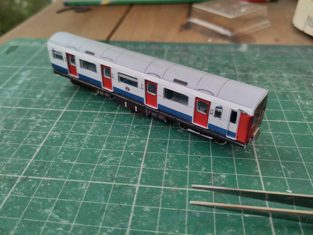 1:148 London Underground D78 stock, refurbished Paper Model - EcardModels