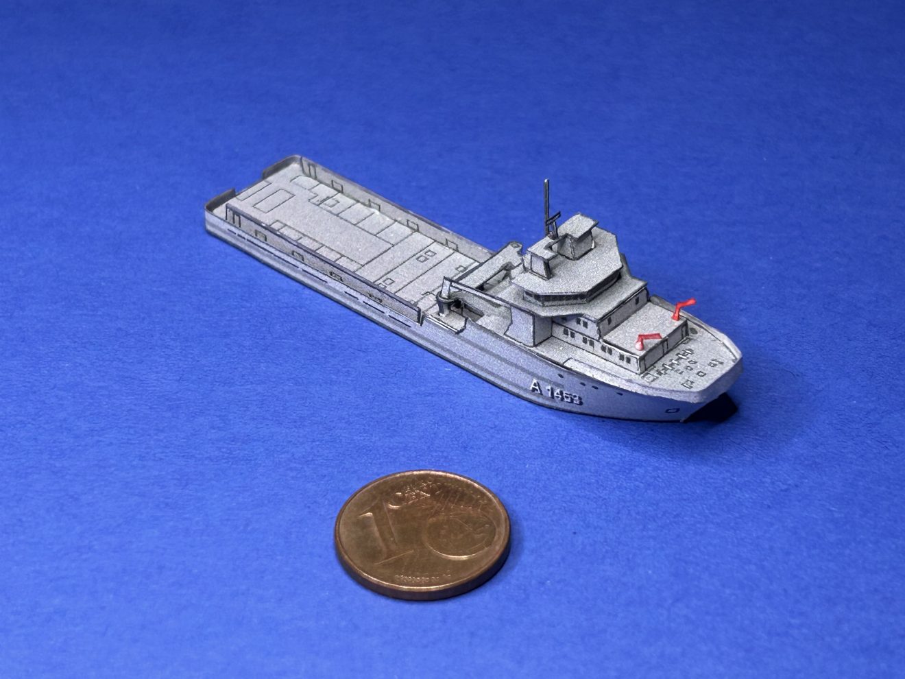 1/1250 German Navy tug RÜGEN, Paper Model - EcardModels