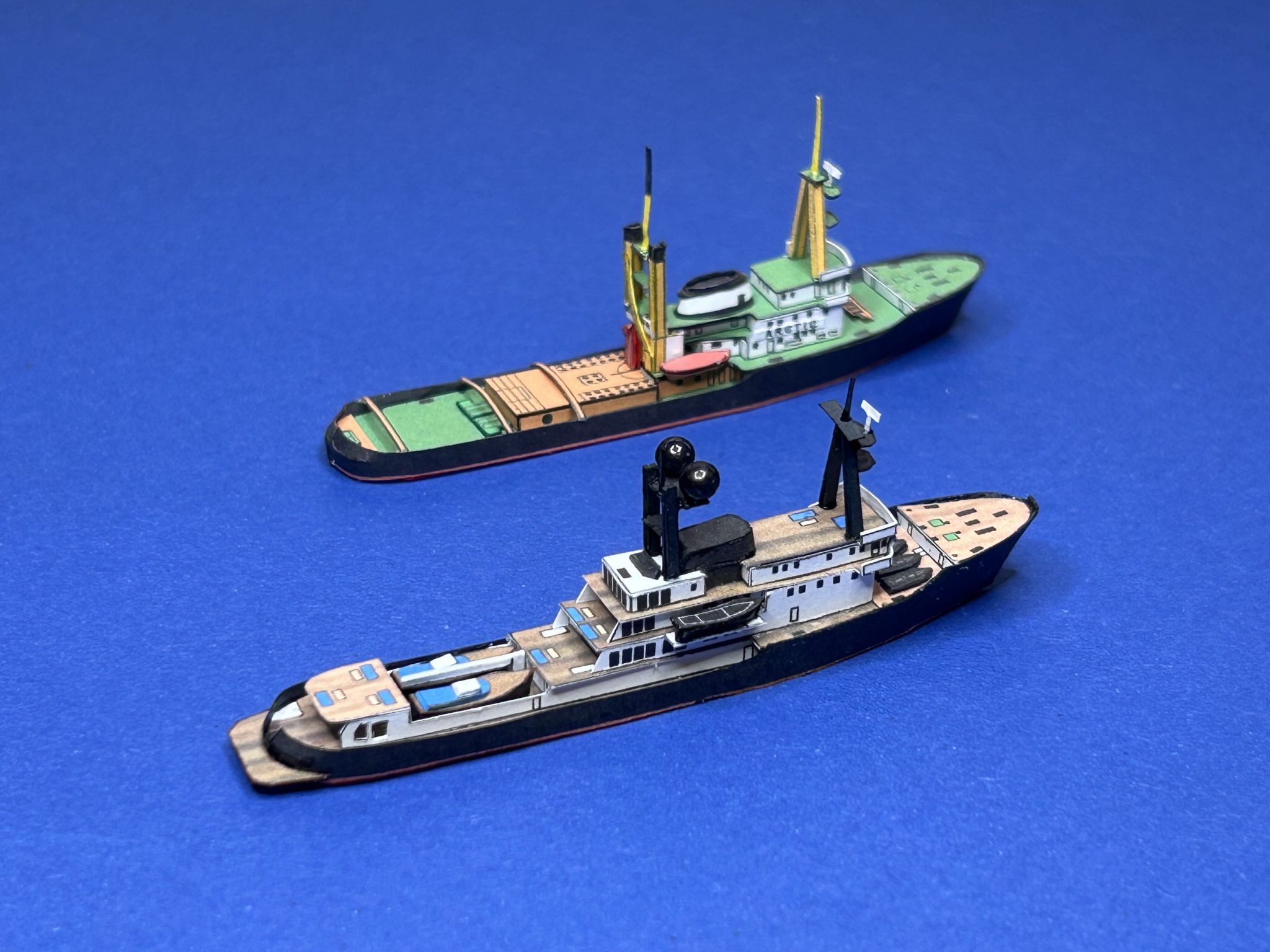 1/1250 Salvage tug ARCTIC and Mega yacht ARCTIC P, Paper Model ...