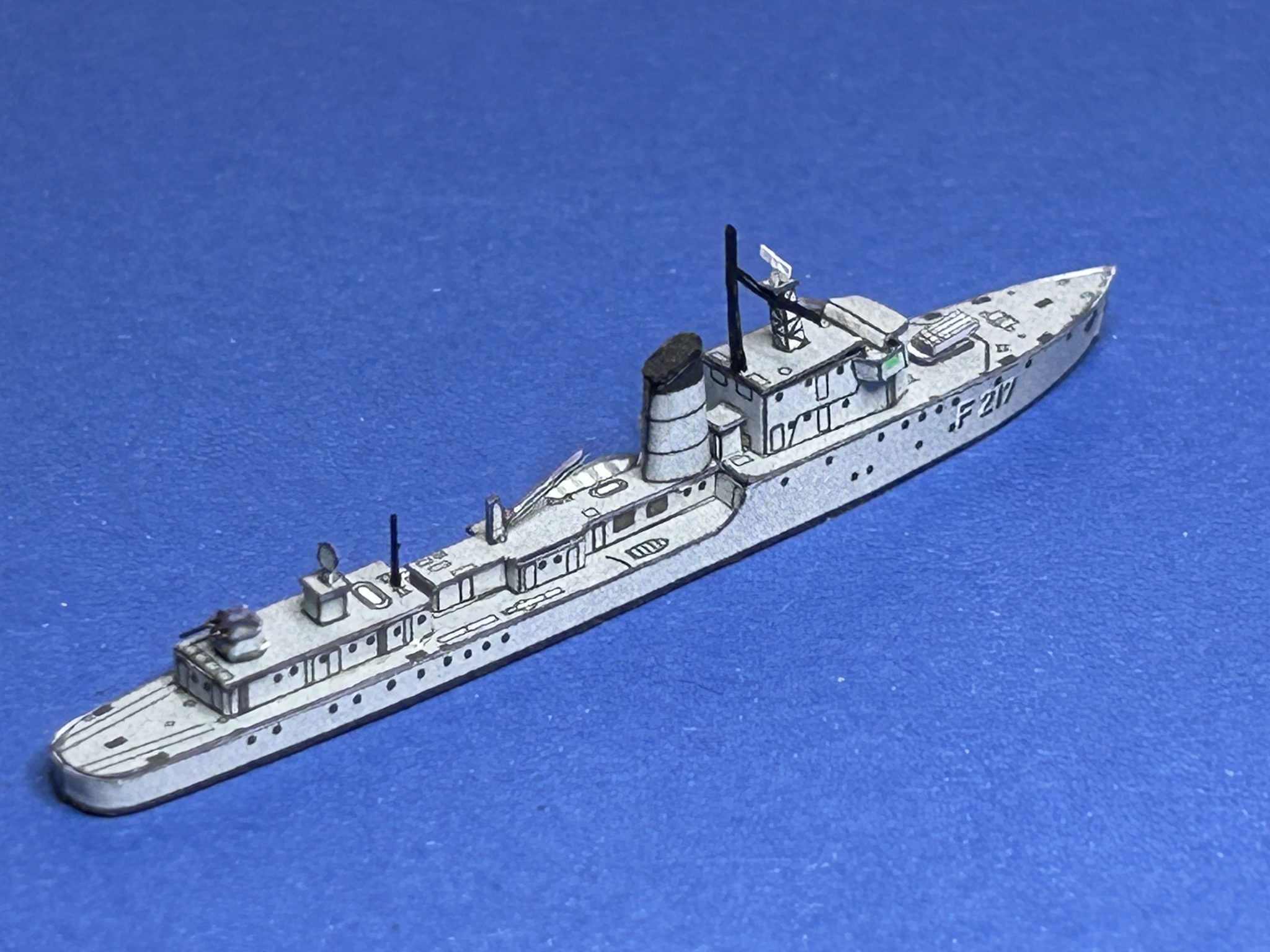 1/1250 German frigate F 217 RAULE, Paper Model - EcardModels