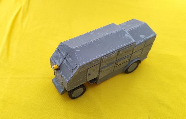 1/35 SCHNEIDER-BRILLIE APC Paper Model - EcardModels